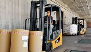 CAT 2ET2500 – 2ET4000 Electric Pneumatic Tire Lift Truck