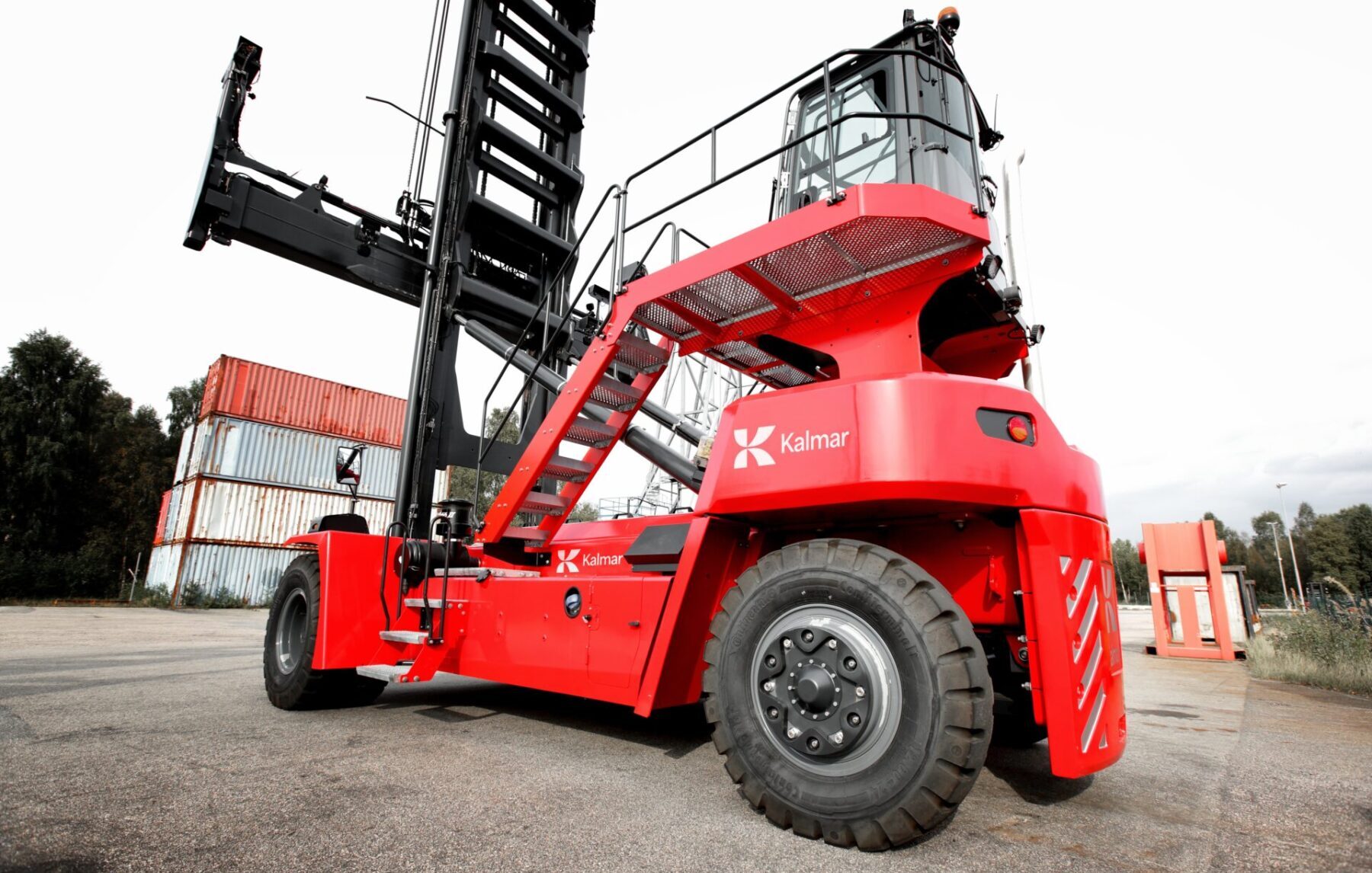 DCG160-12 | Kalmar 22,000 - 40,000 lbs. Essential Forklift Range